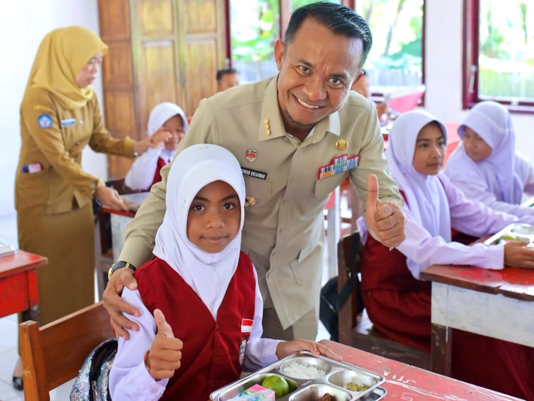 Bupati Andi Asman Gulirkan Program MBG Prabowo-Gibran di Bone, Cetak ...